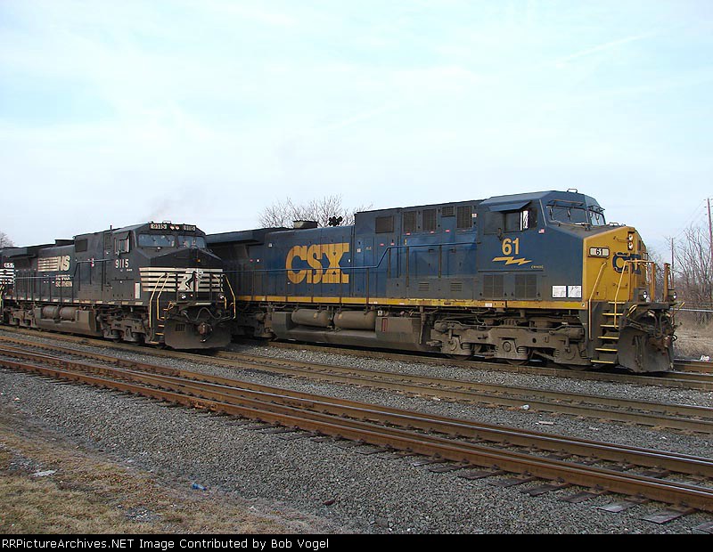 CSX 61 & NS 9115